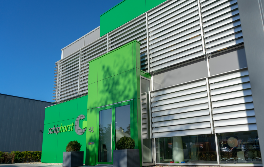 Electric aluminum slats at Schiphorst | Lenco®