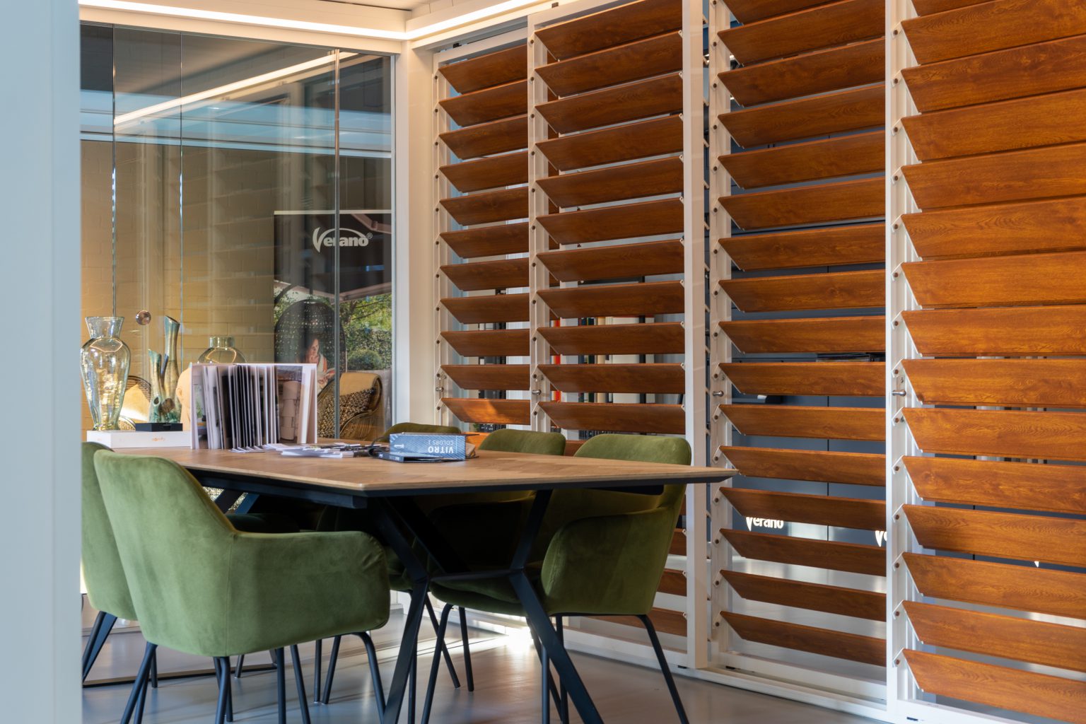 Aluminum systems with slats, canopies or slat walls | Lenco®